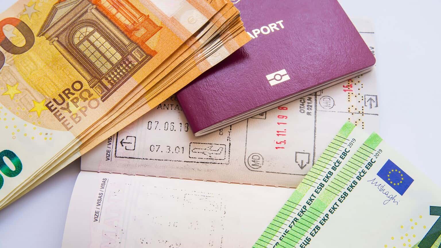 13 Holiday Travel Essentials for Quality Time with Your Family - We ...