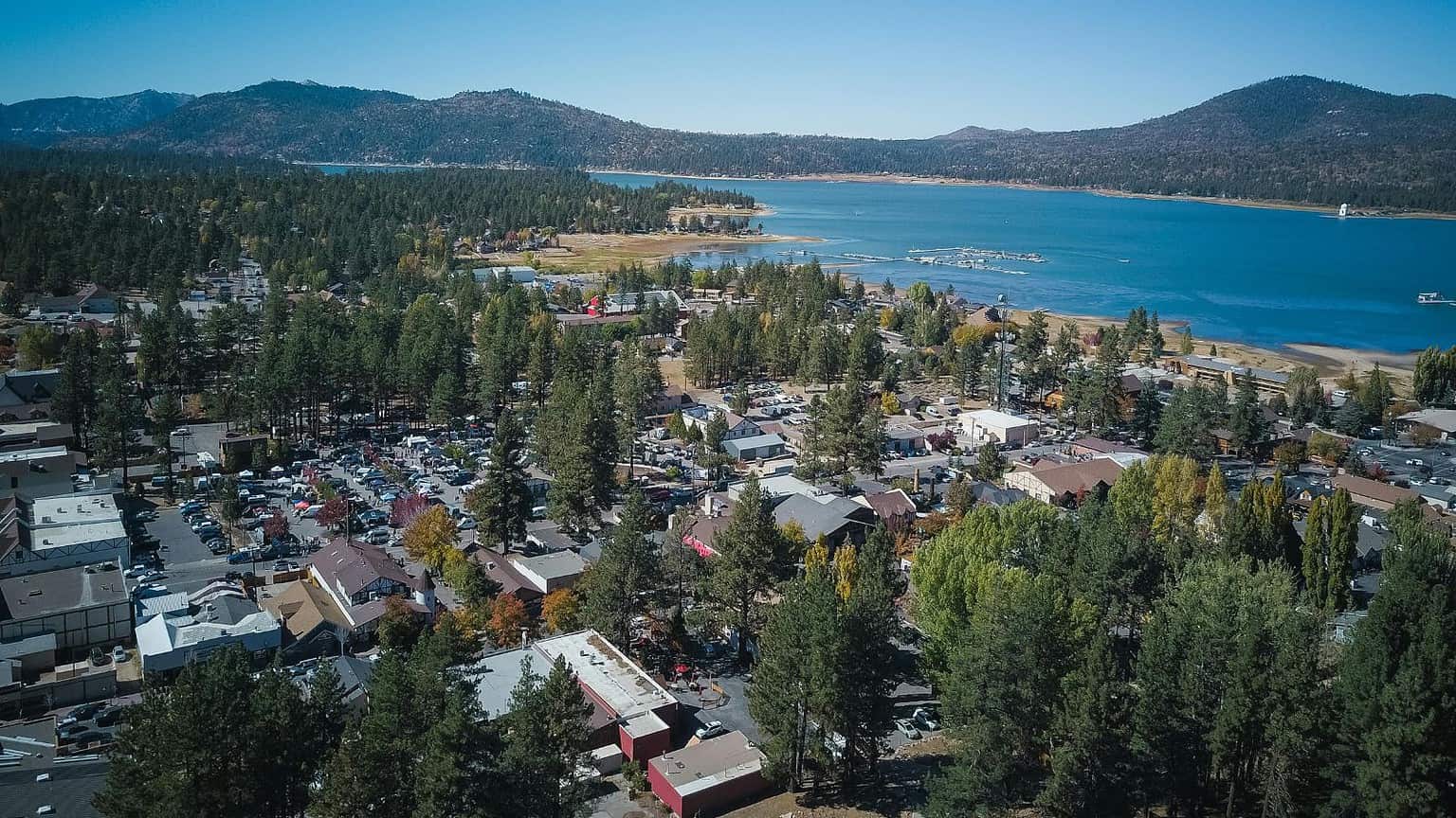 12 Stunning Lake Towns in the U.S. That Are Perfect for Year-Round ...