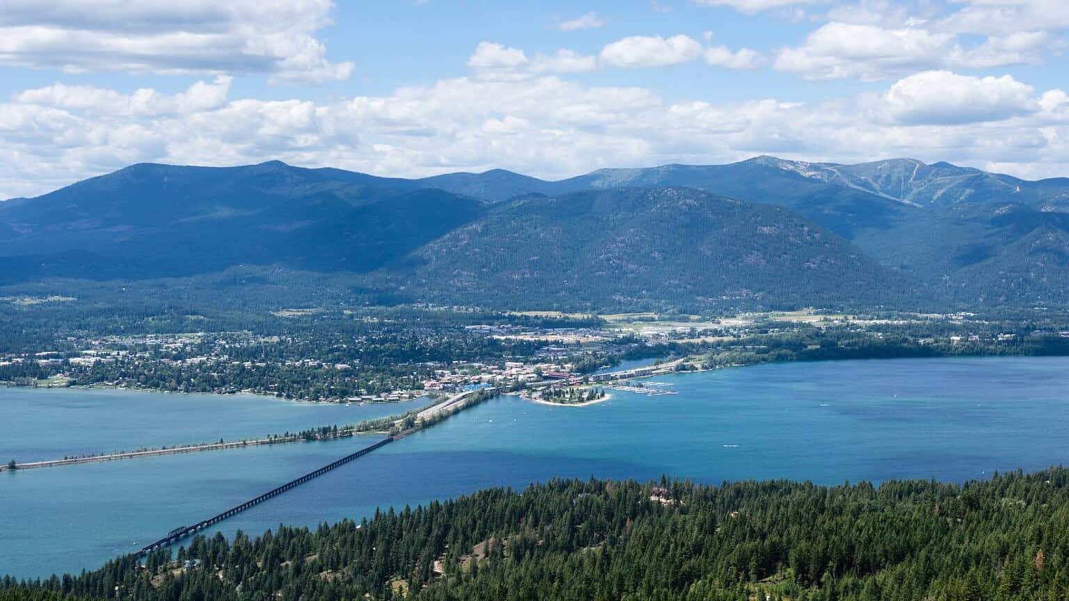12 Stunning Lake Towns in the U.S. That Are Perfect for Year-Round ...