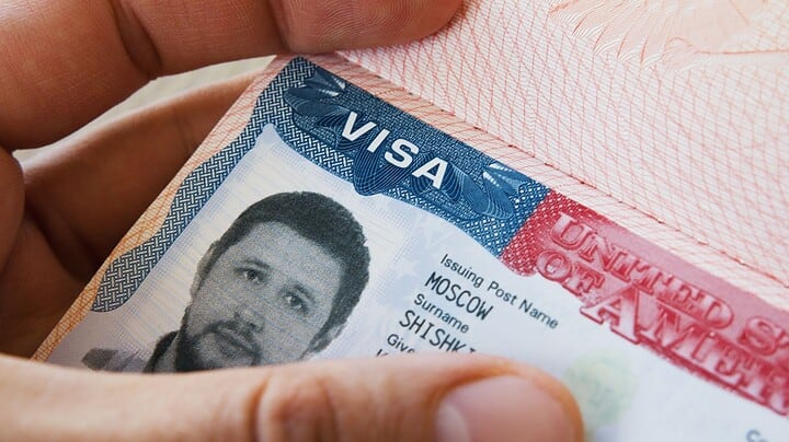 13 Critical Things Smart Travelers Never Forget When Booking Flights ...