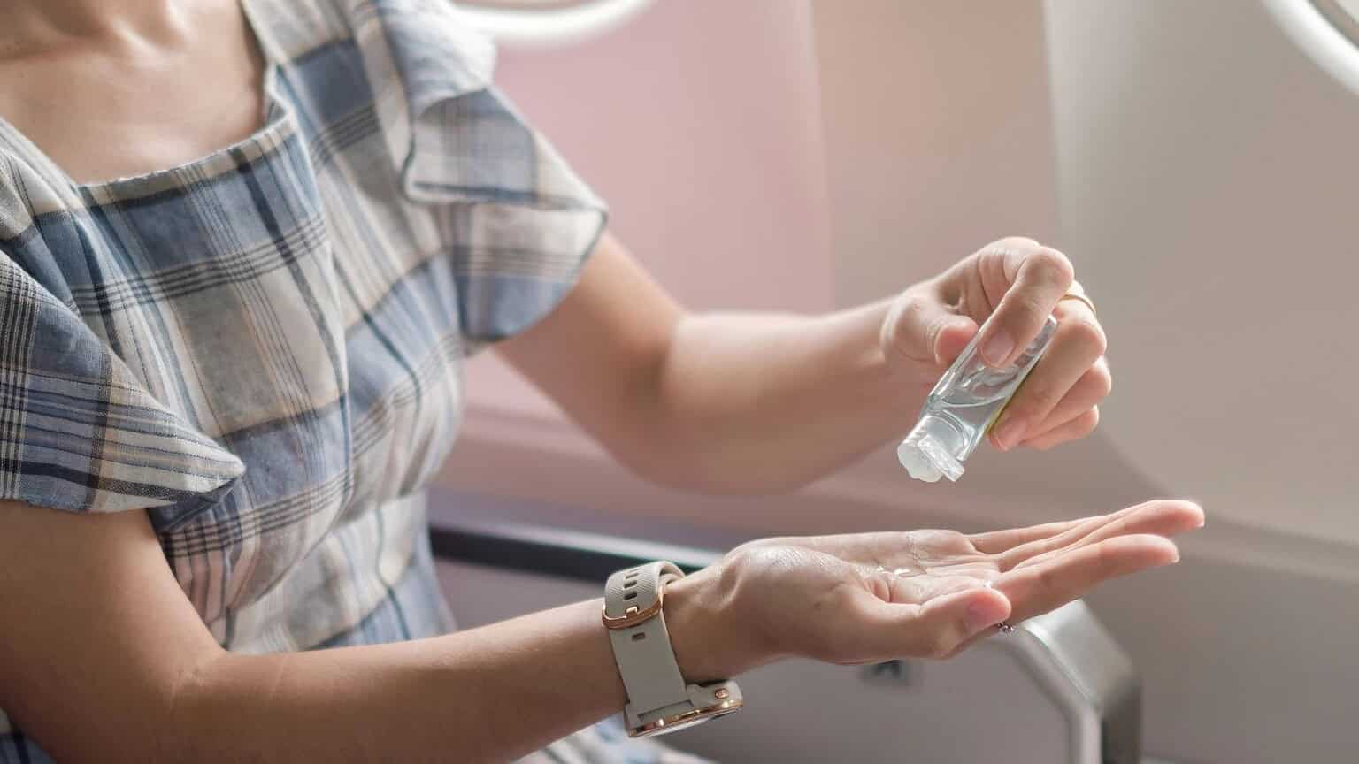 Make Long Flights Enjoyable With These 13 Essential Travel Items - We ...