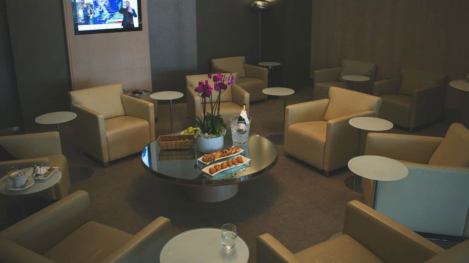 11 First-Class Advantages Airlines Hope You'll Take Full Advantage Of ...