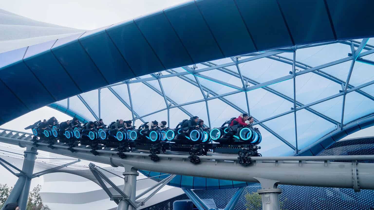 15 Hacks to Make Disneyland With Kids Less Exhausting and More Fun - We ...