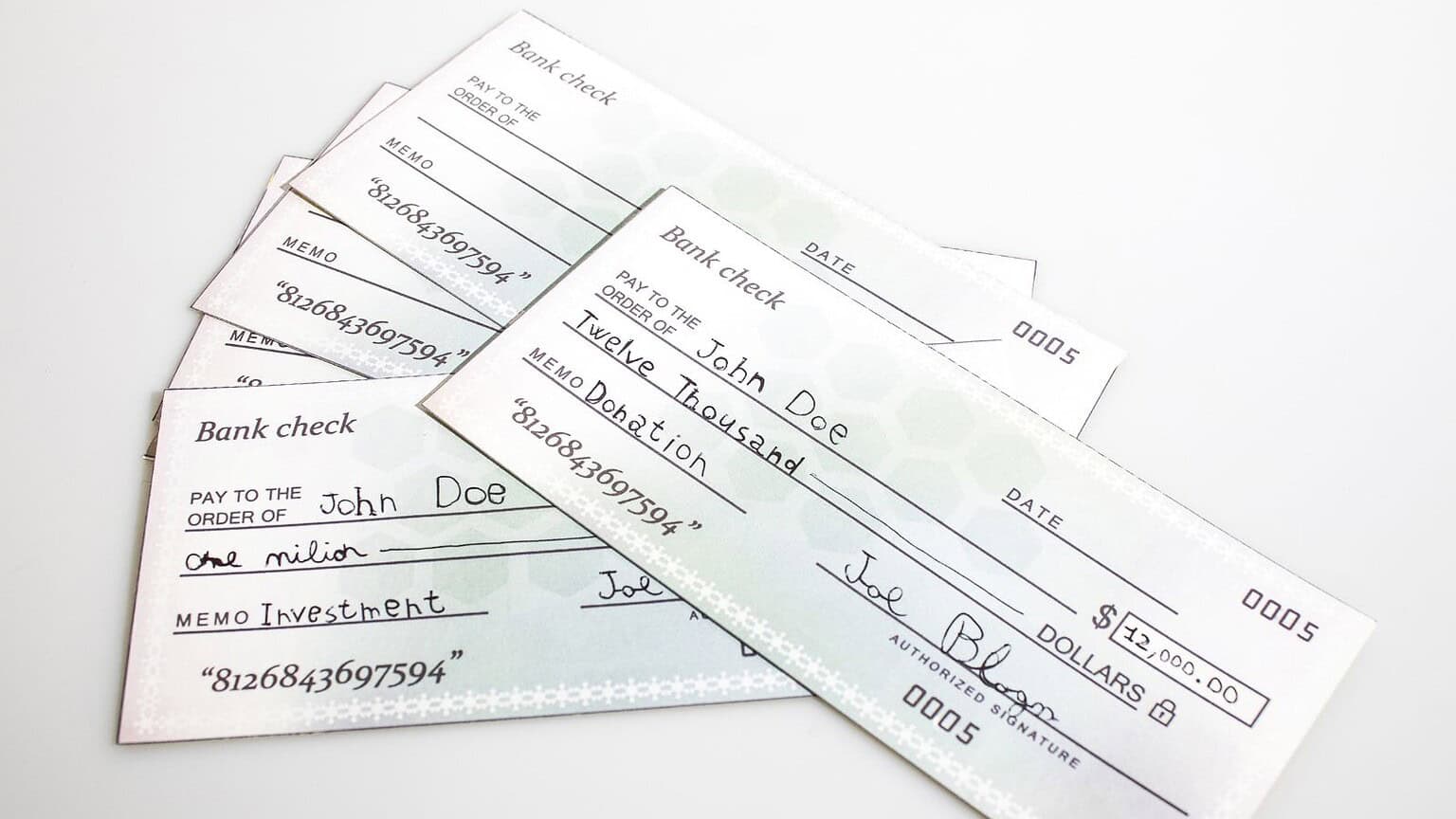 12 Items to Remove From Your Wallet That Air Travel Experts Warn About ...