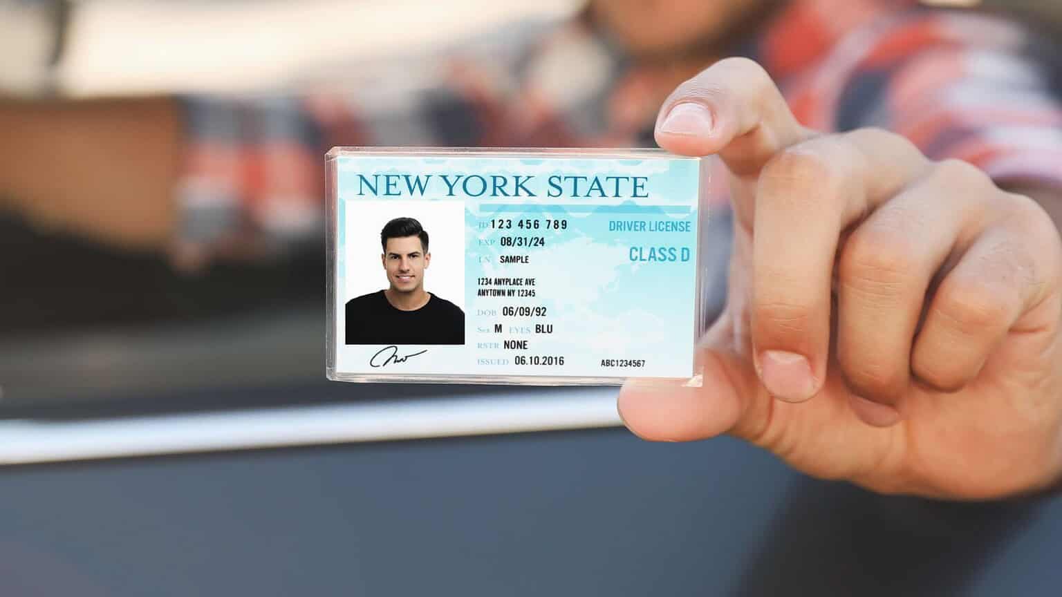 12 Items to Remove From Your Wallet That Air Travel Experts Warn About ...