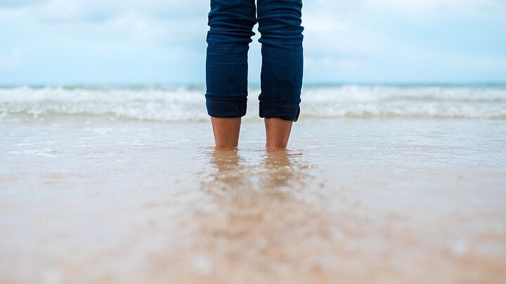 10 Pacific Shoreline Walks That Peak During Springtime - We Travel, We Bond