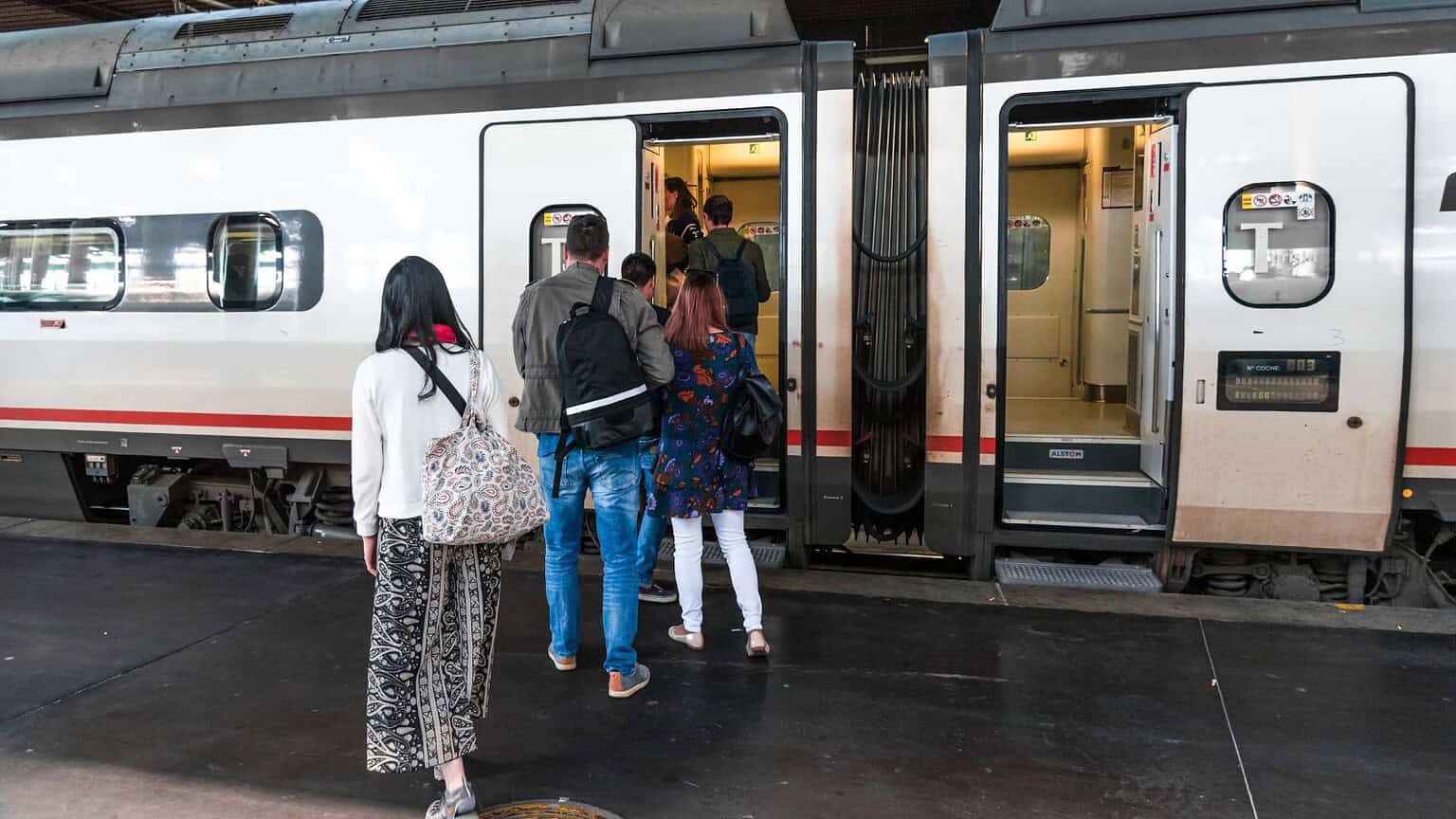 13 Etiquette Mistakes Tourists Make on Japan’s Bullet Trains - We ...