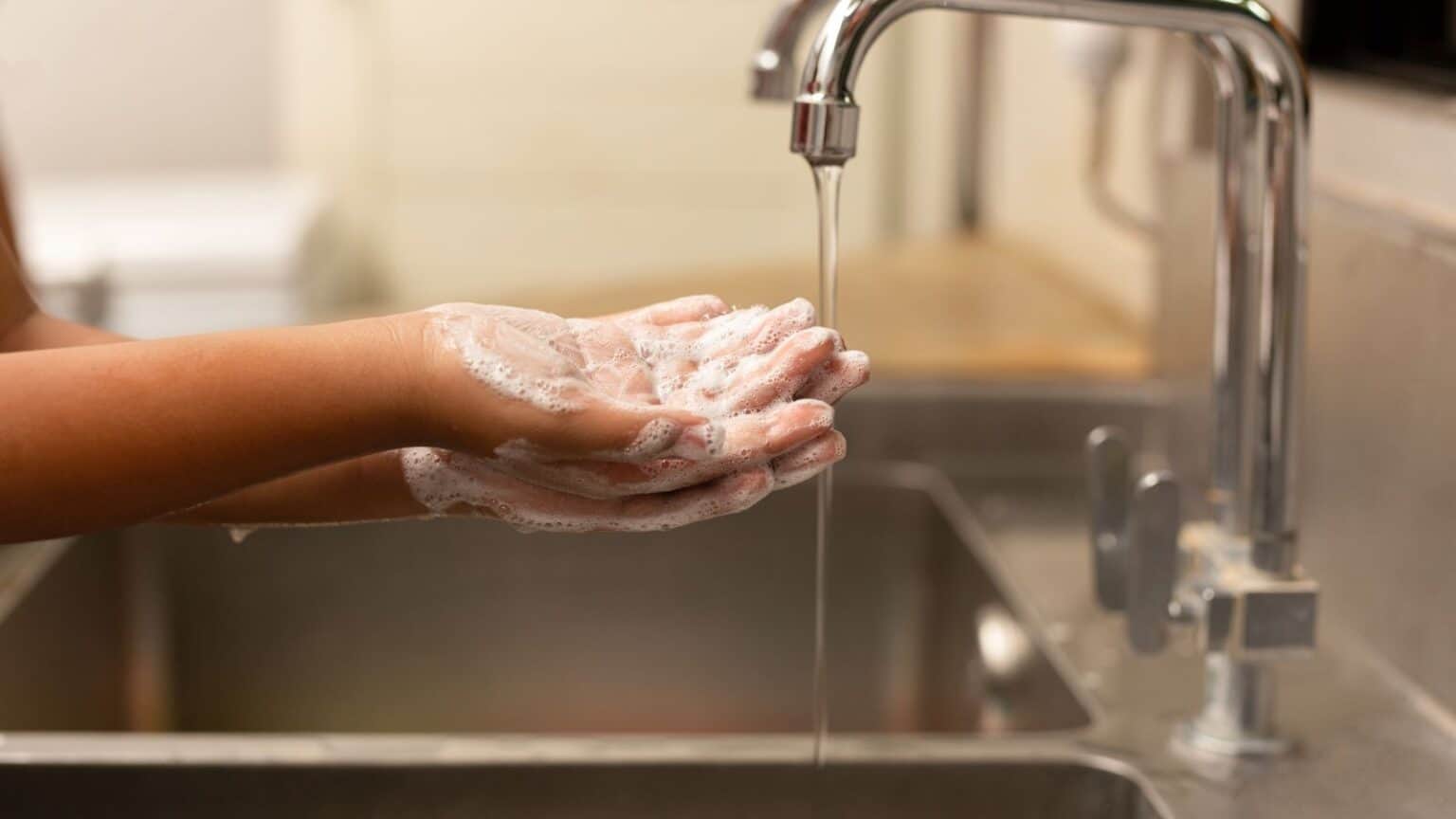 13 Effective Tips to Stay Healthy and Feel Great While Traveling - We ...