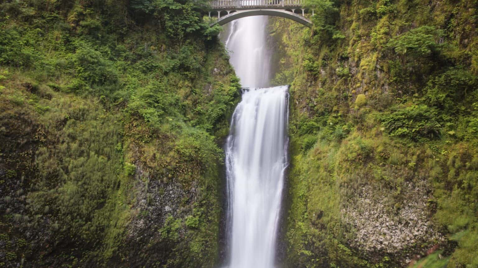 13 American Waterfalls That'll Make Your Jaw Drop - We Travel, We Bond
