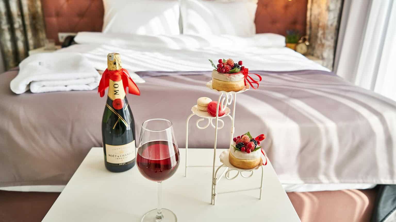 13 Things You Should Always Take From a Hotel Room (Legally)
